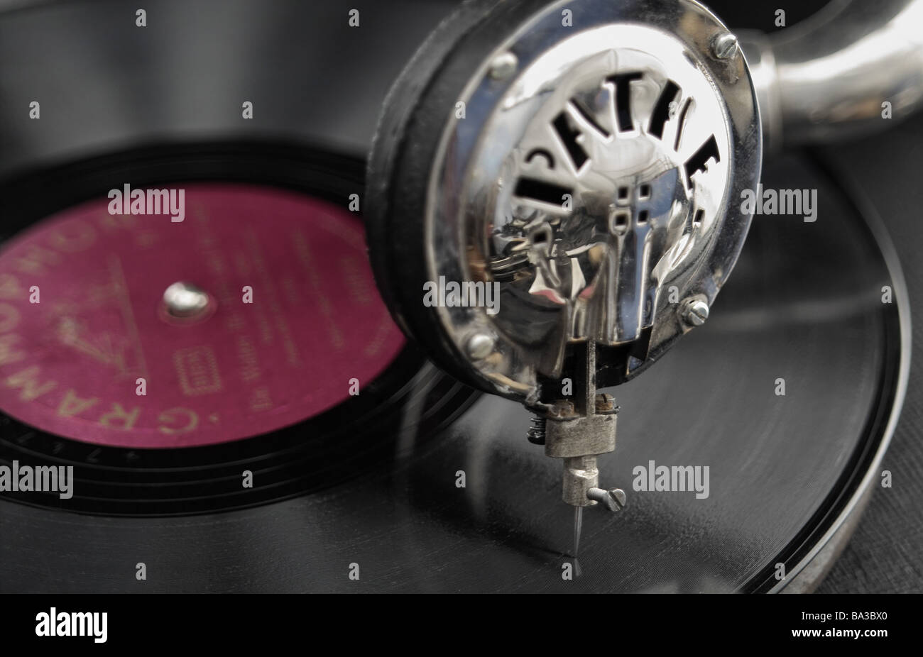 Gramophone tone arm hi-res stock photography and images - Alamy