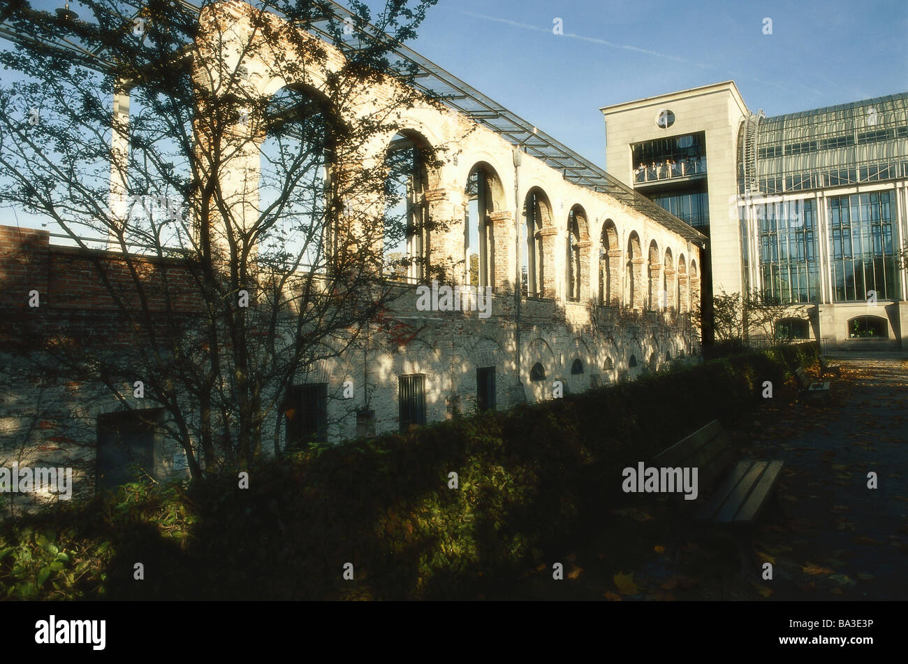 Glass roofed arcades hi-res stock photography and images - Alamy