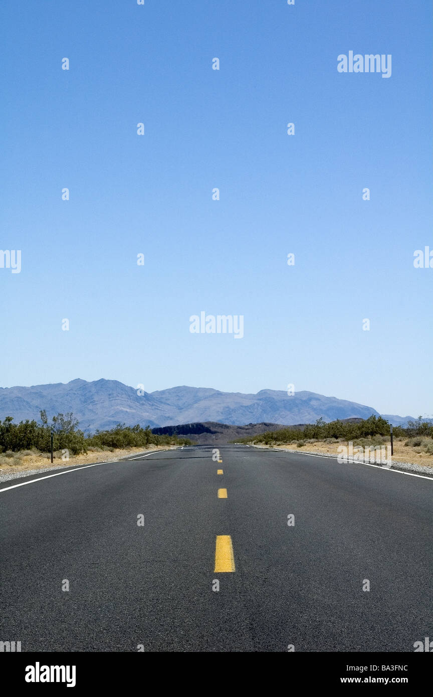 USA highland-shaft Highway lines yellow vision North America landscape ...