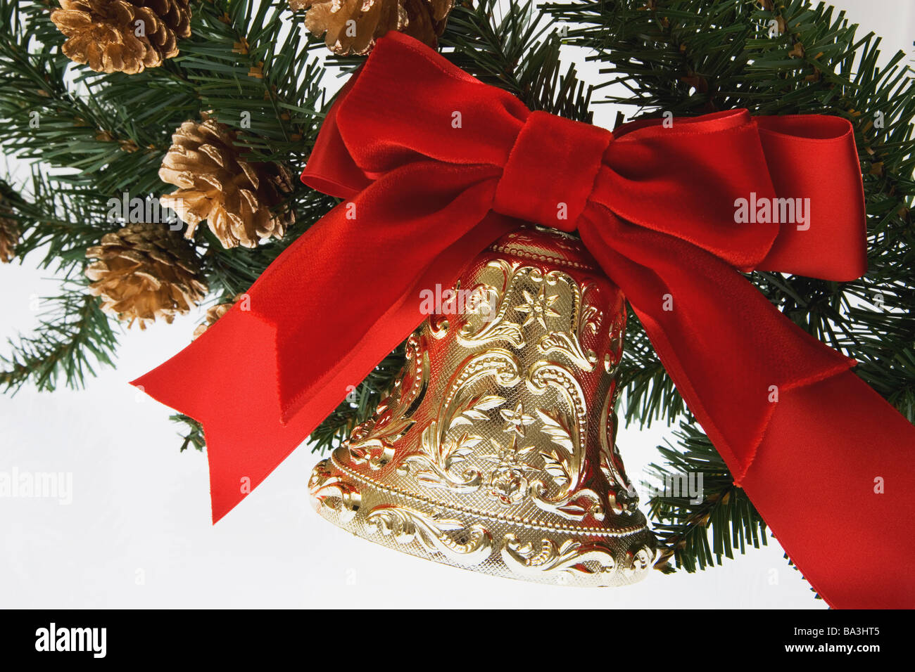 Chain wreath hi-res stock photography and images - Alamy