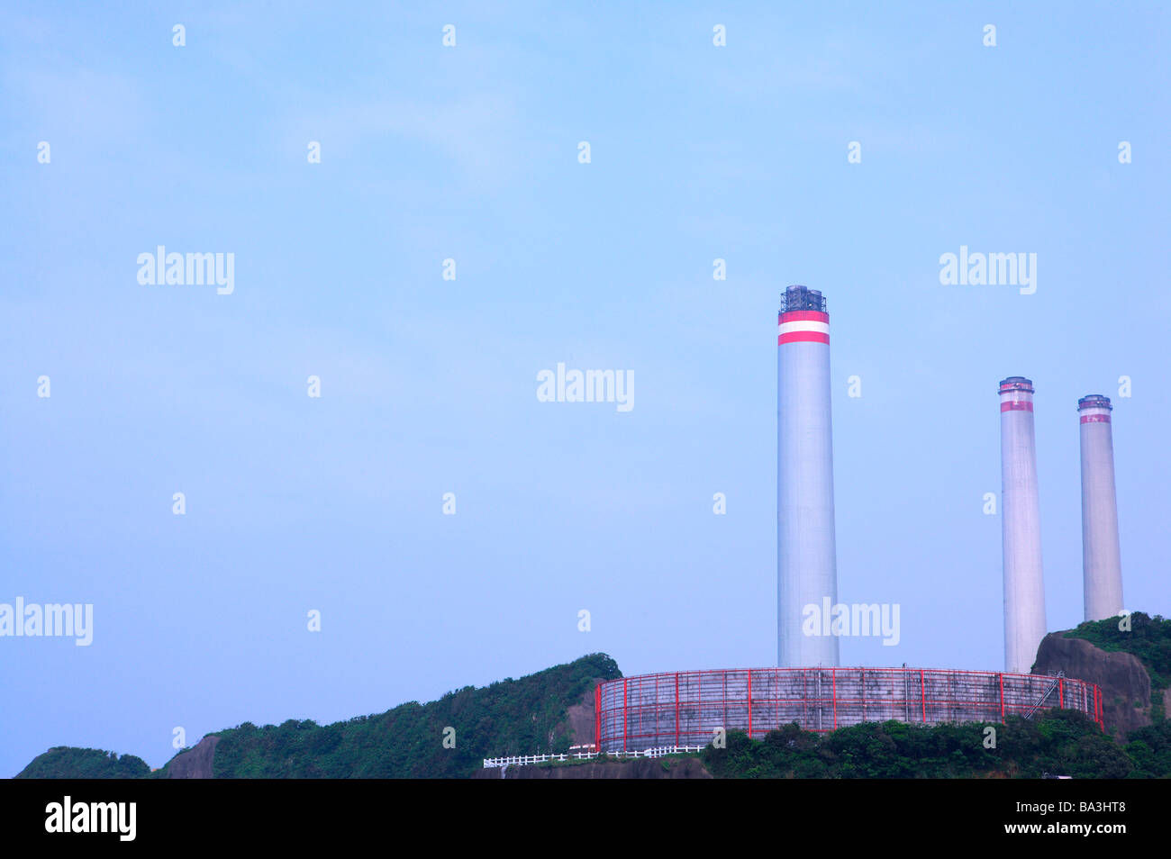 Natural gas refinery Stock Photo - Alamy