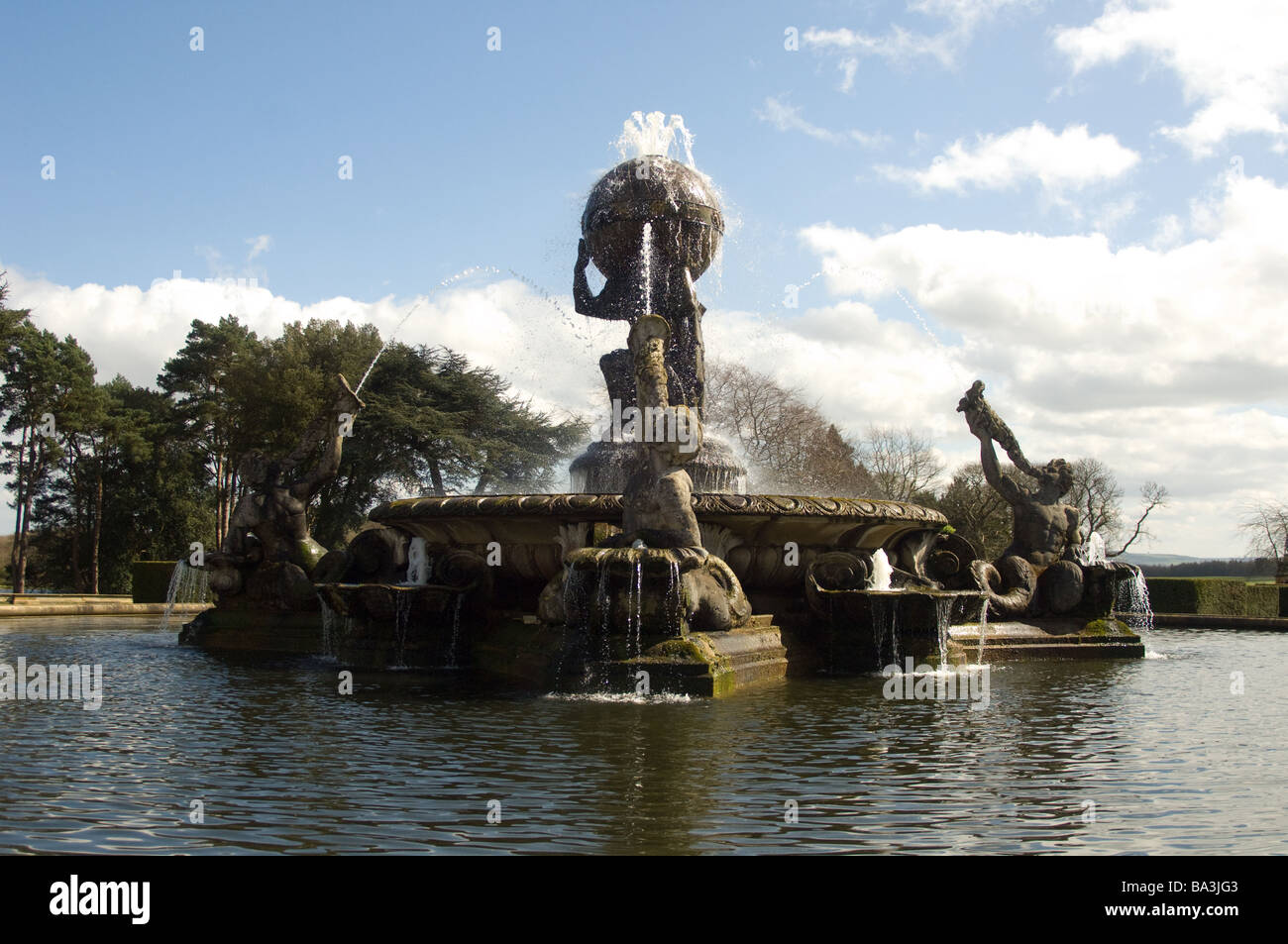 Atlas fountain castle howard hi-res stock photography and images - Alamy