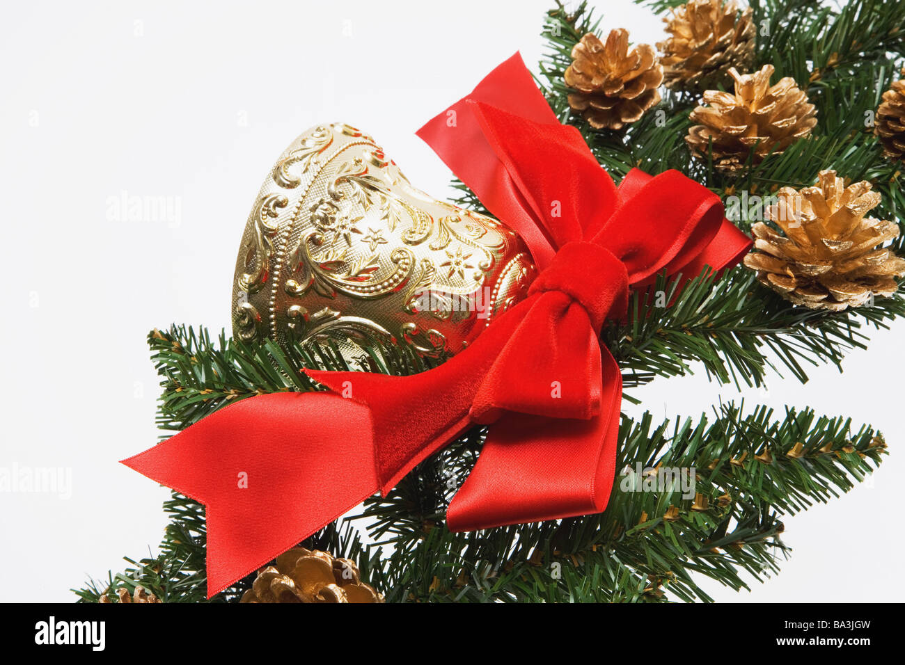 Chain wreath hi-res stock photography and images - Alamy