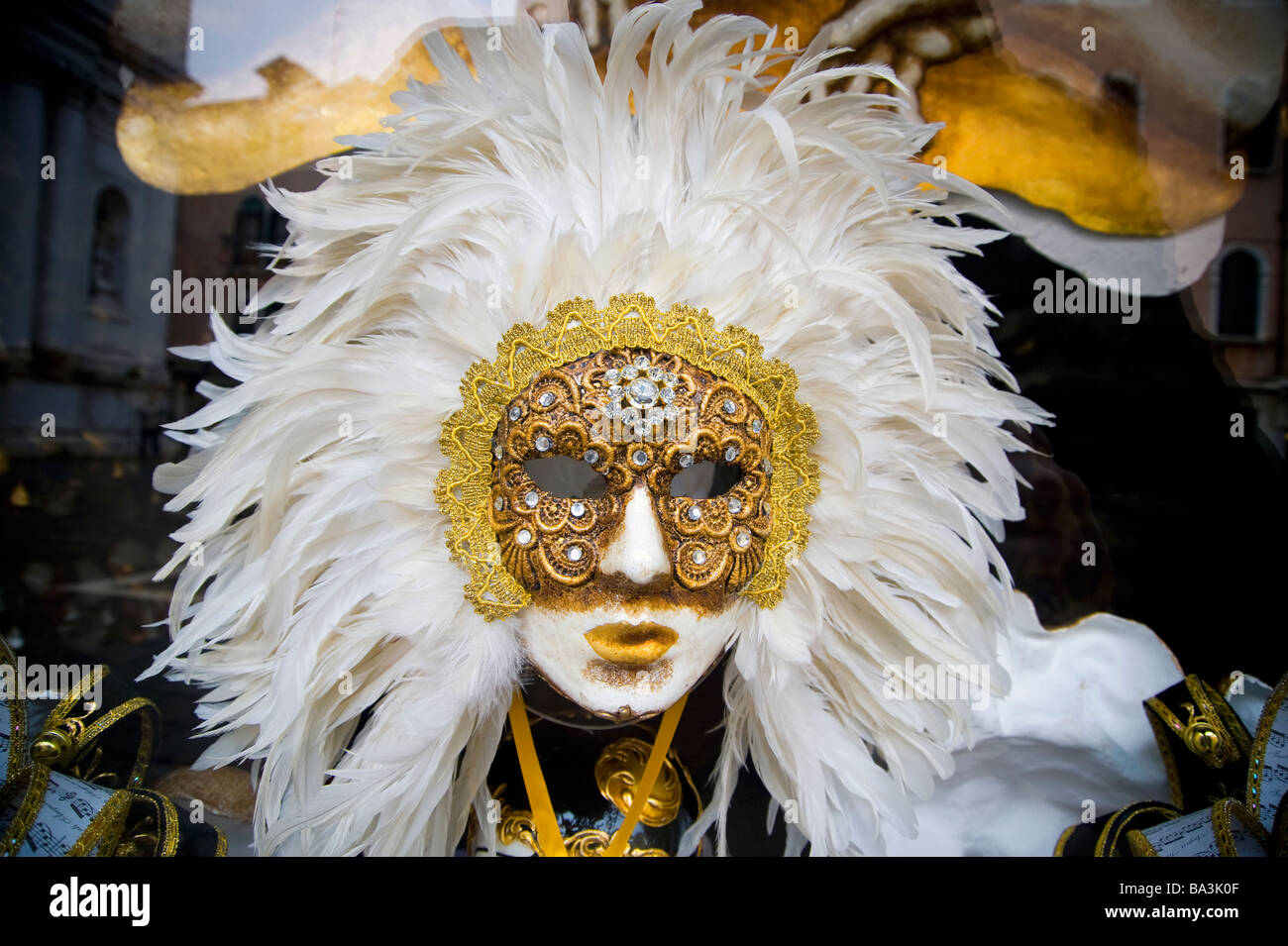 Venetian masquerade mask hi-res stock photography and images - Alamy