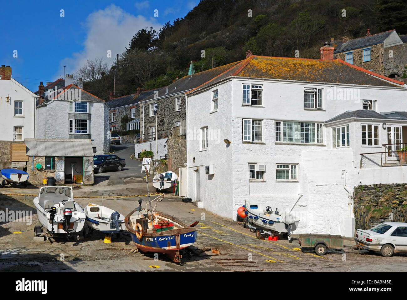 Portloe village harbour cornwall hi-res stock photography and images ...