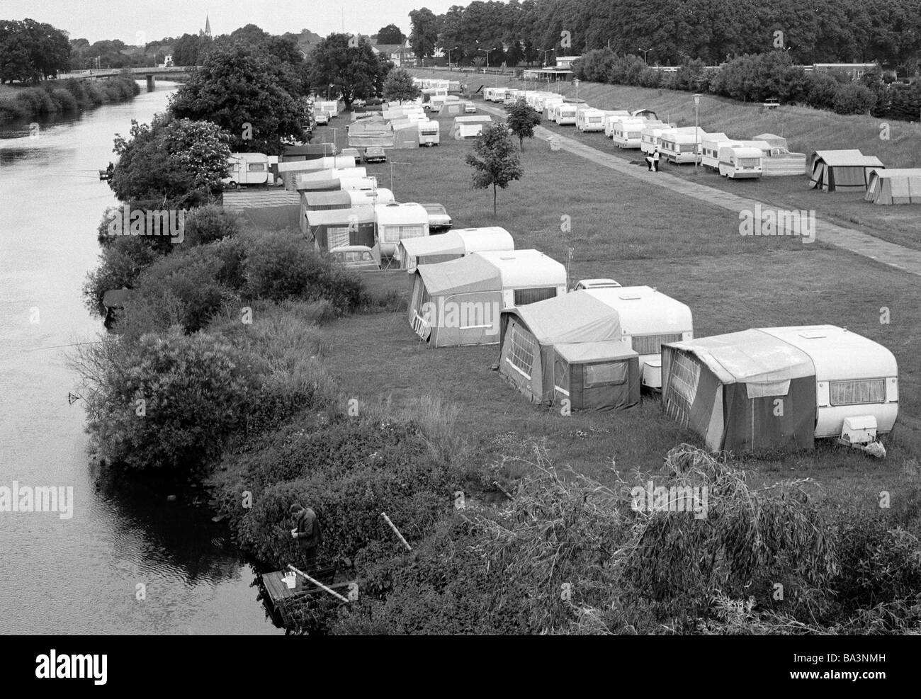 Caravan holiday 1970s hi-res stock photography and images - Alamy