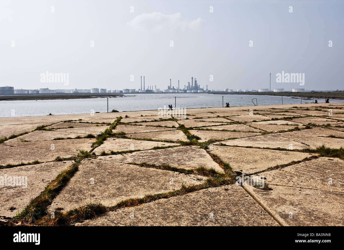 Abandoned oil jetty hi-res stock photography and images - Alamy