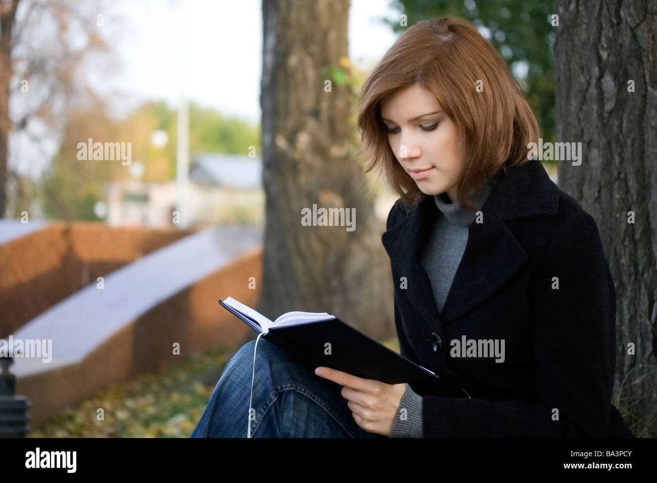 Beautiful girl reading book Stock Photo - Alamy