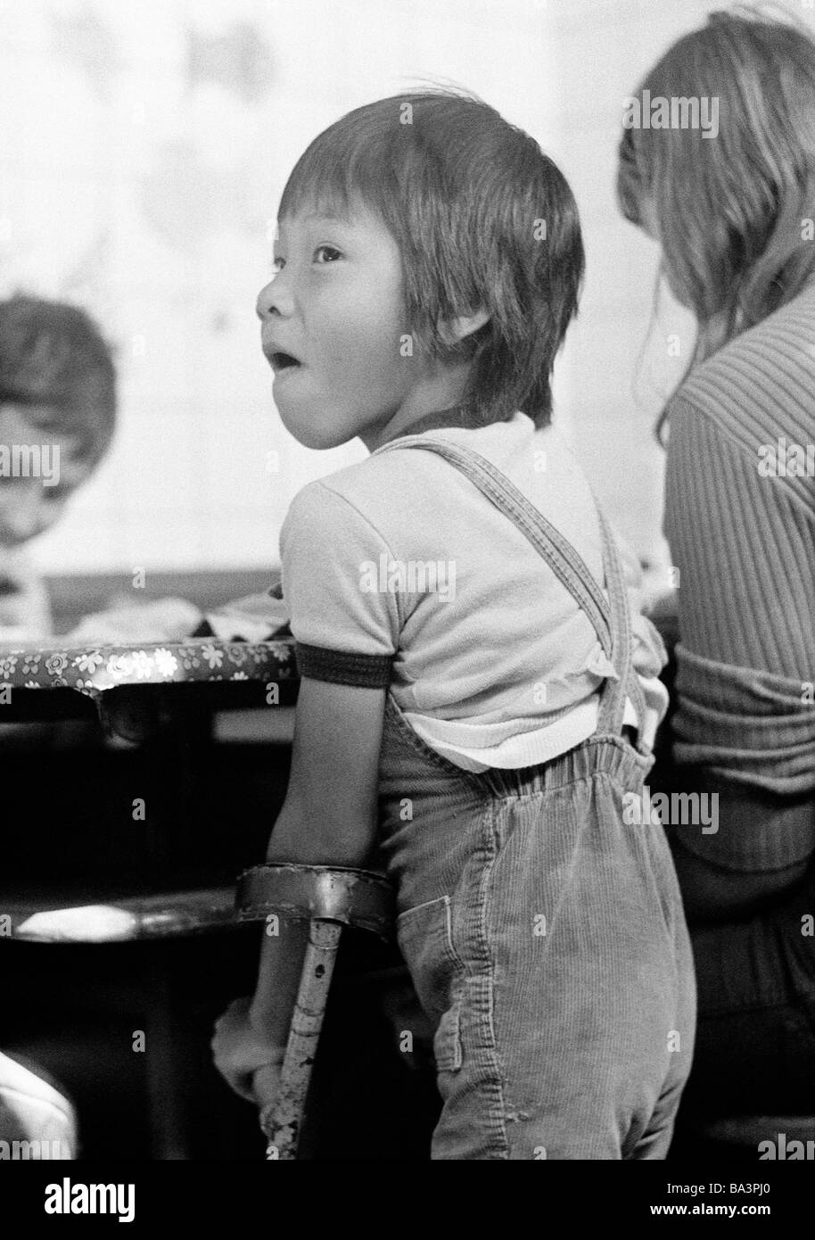1970s classroom children hi-res stock photography and images - Alamy