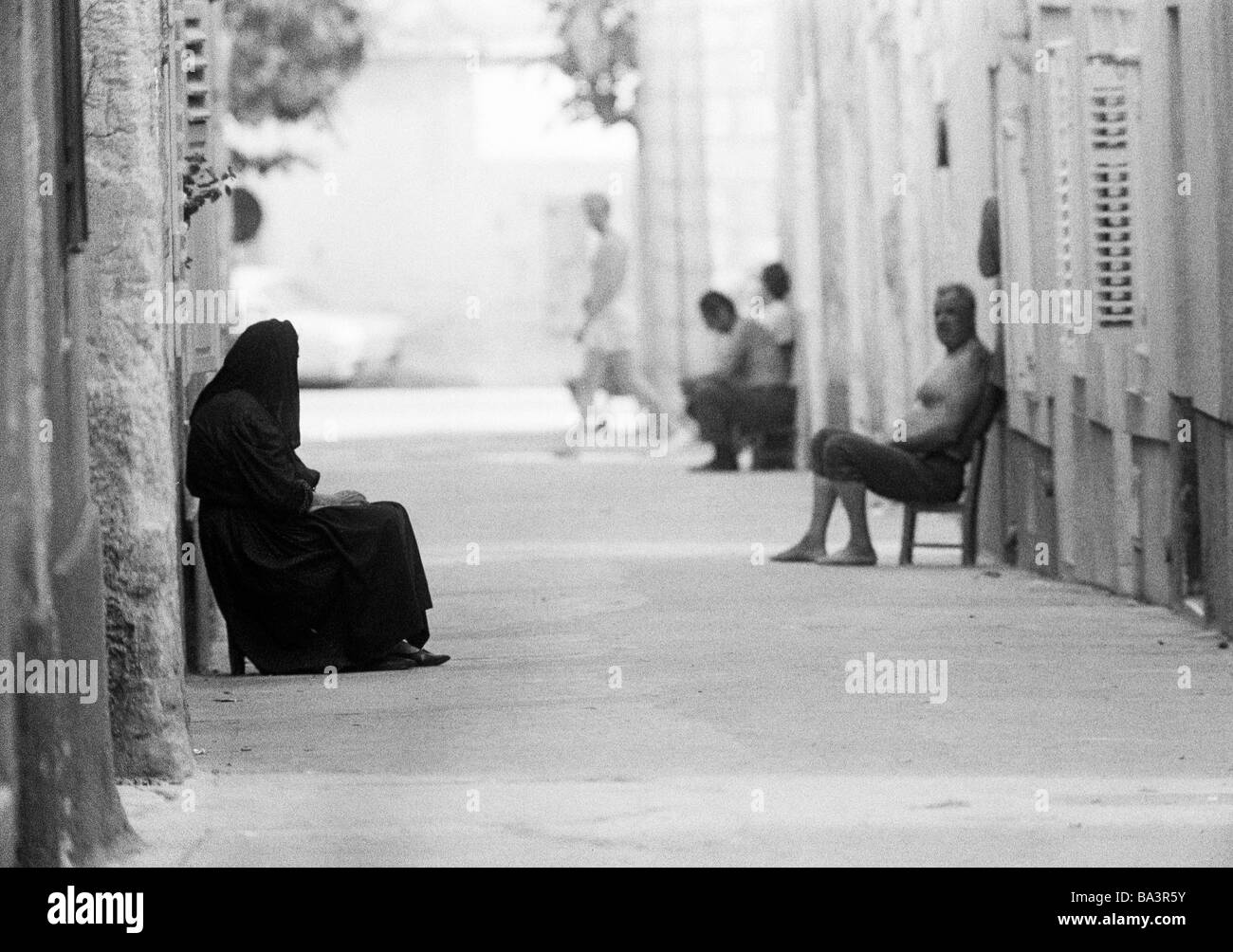 Seventies, black and white photo, people, midday break, siesta, view ...