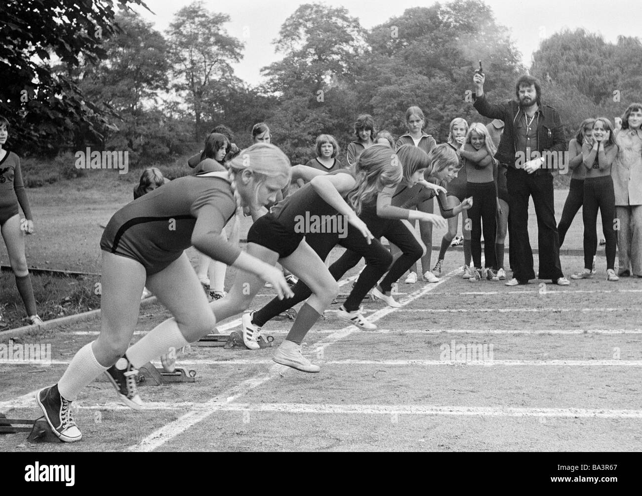 Physical education class 1970 hi-res stock photography and images - Alamy