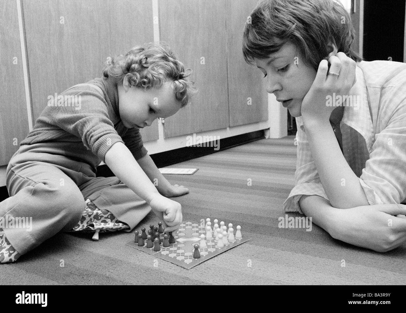 1970s mother and daughter Black and White Stock Photos & Images - Alamy