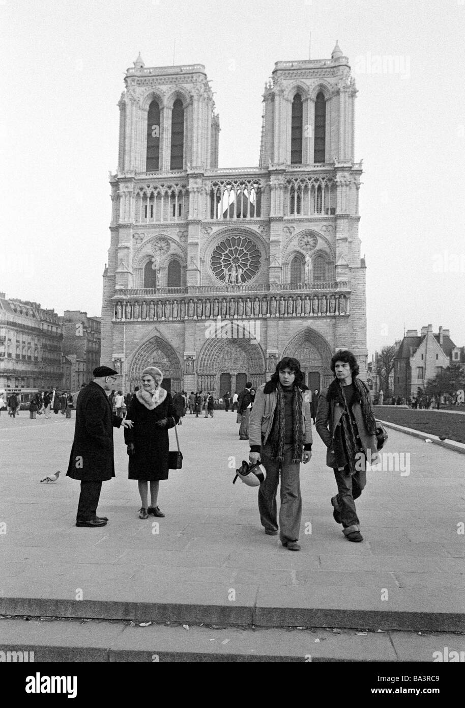 Aged tourists Black and White Stock Photos & Images - Alamy
