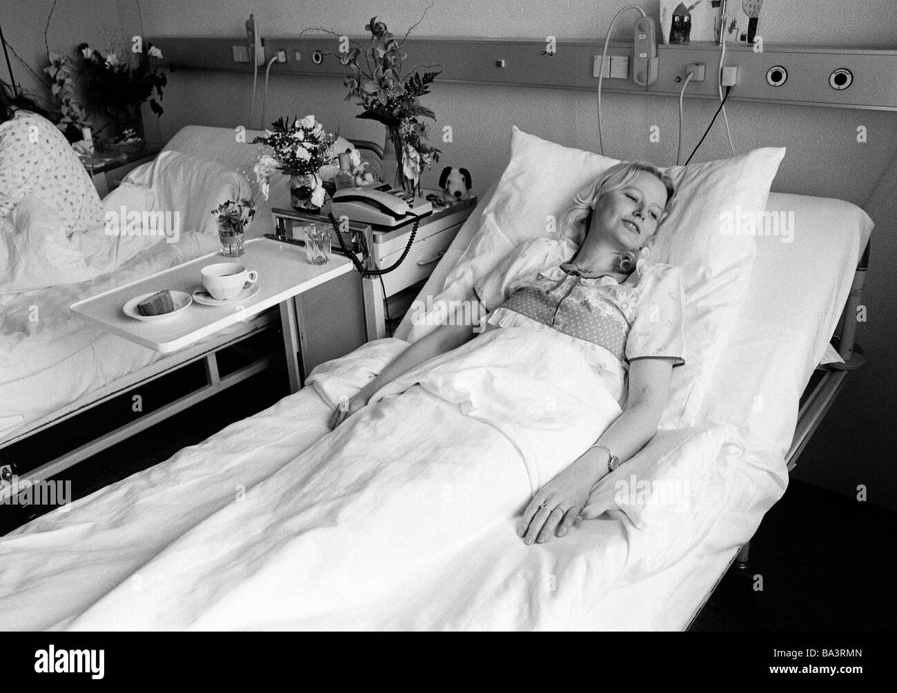 Hospital bed 1980 hi-res stock photography and images - Alamy