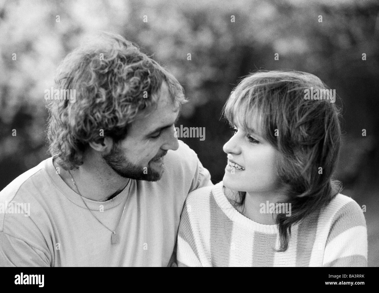 Achtziger Jahre, Menschen, junges Paar, Portraet, Birgit, Achim Stock ...