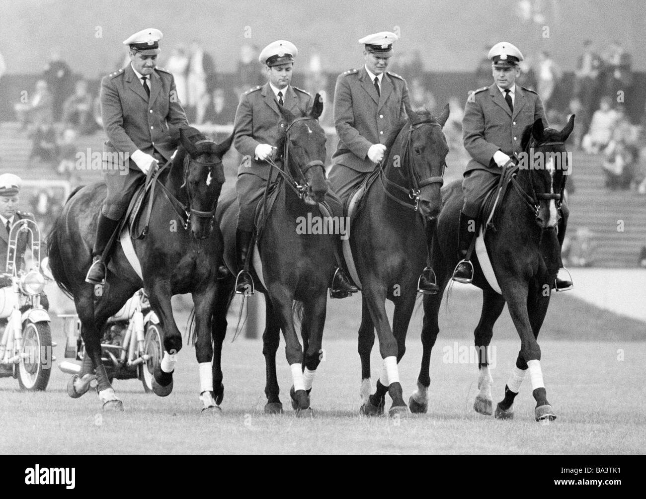 Policemen polizei Black and White Stock Photos & Images - Alamy