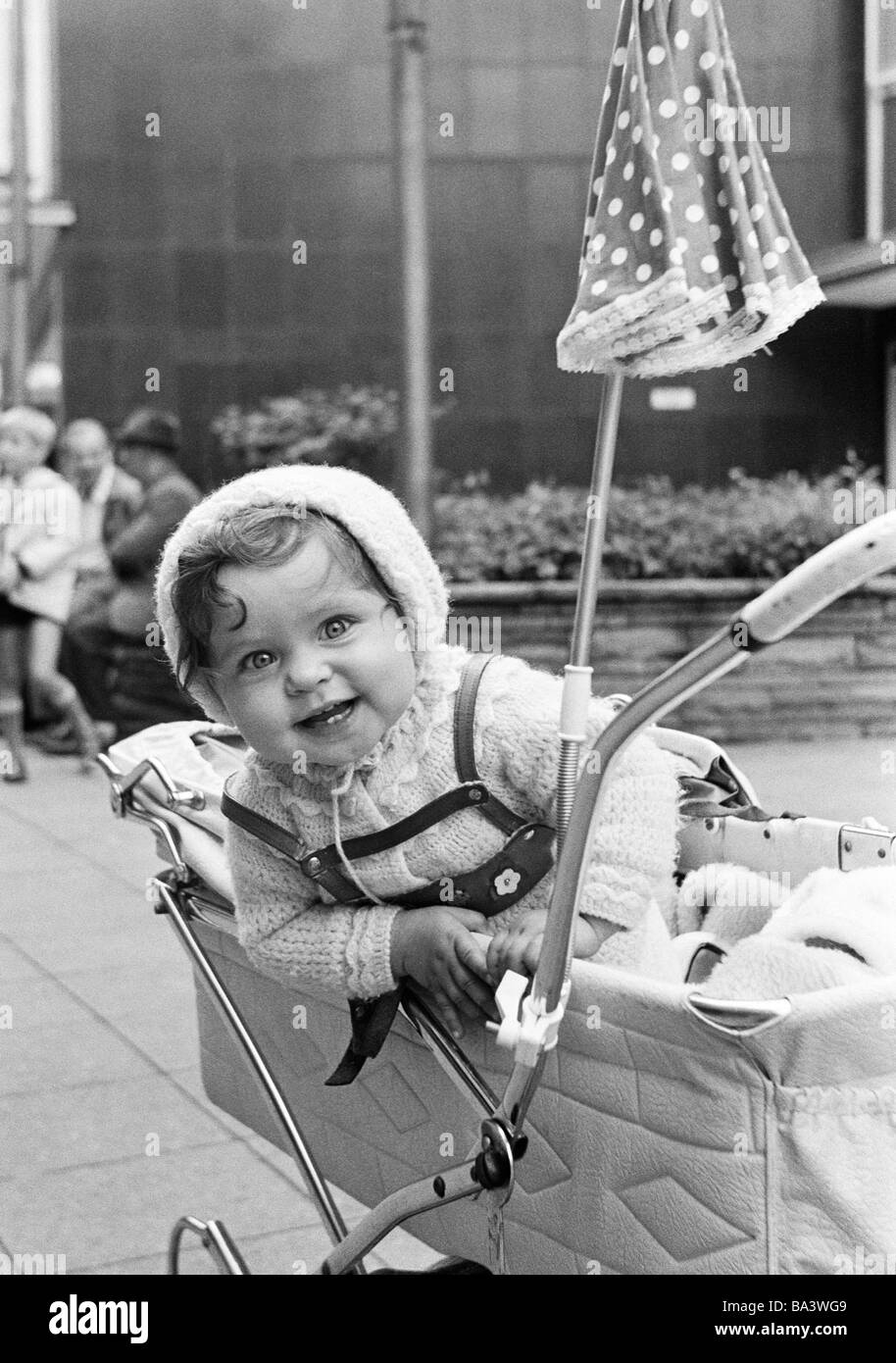 Baby portrait 1970s hi-res stock photography and images - Alamy