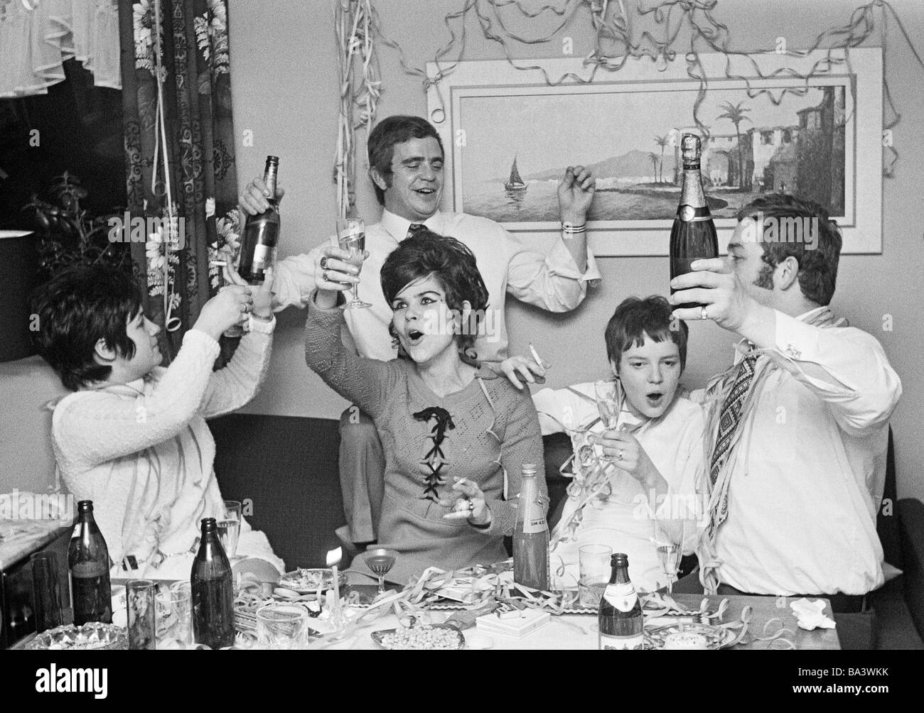 Two women singing Black and White Stock Photos & Images - Alamy