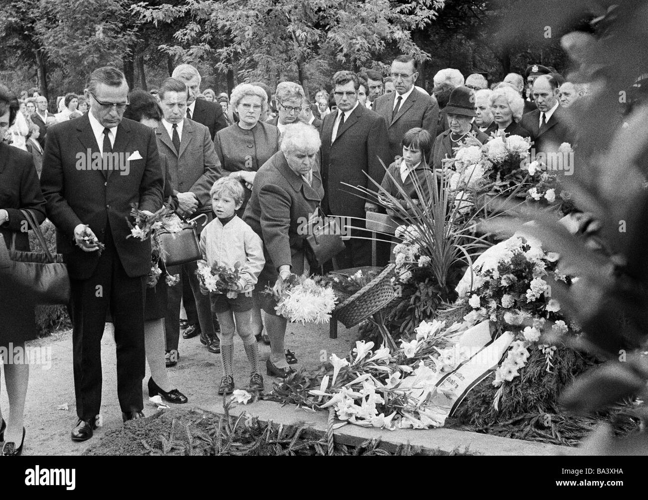 Seventies, black and white photo, people, death, burial, mourning ...