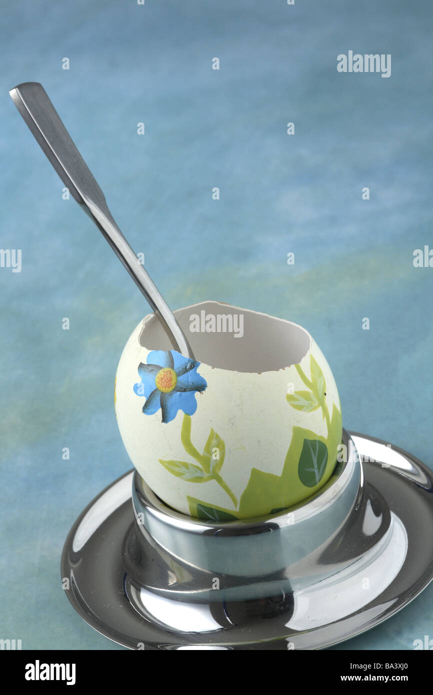 Eierbecher Easter egg empty spoon Frühstücksei egg Hühnerei beheaded ...