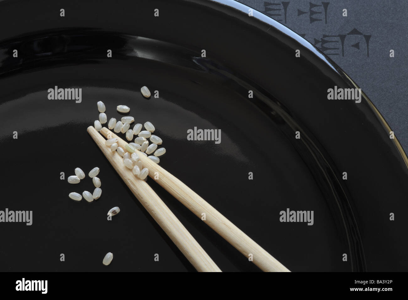 Round plates hi-res stock photography and images - Alamy