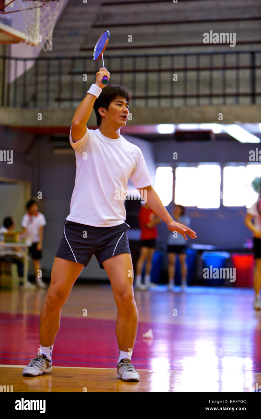 Badminton man poised to strike shuttlecock Stock Photo - Alamy