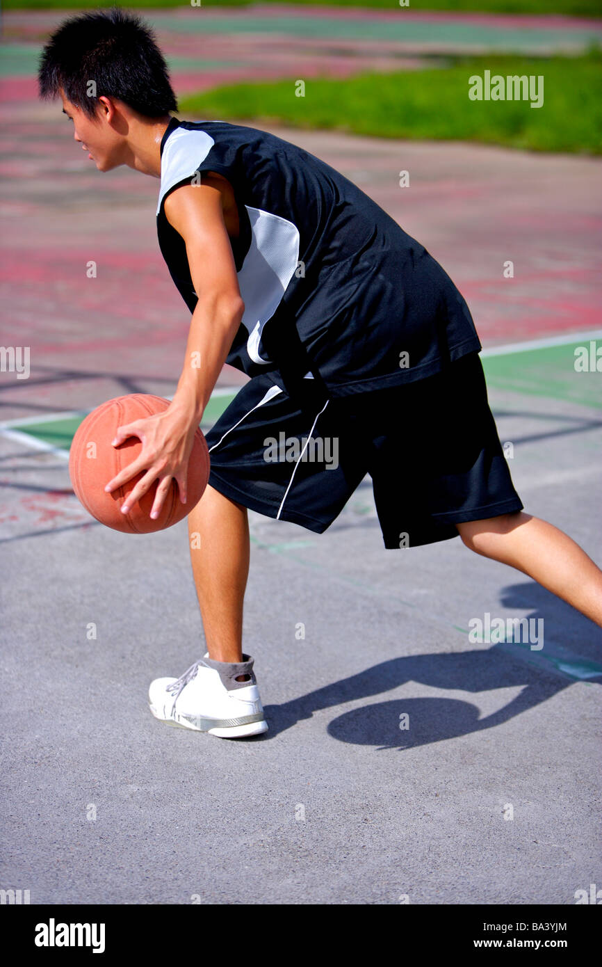Chinese boys playing basketball hi-res stock photography and images - Alamy