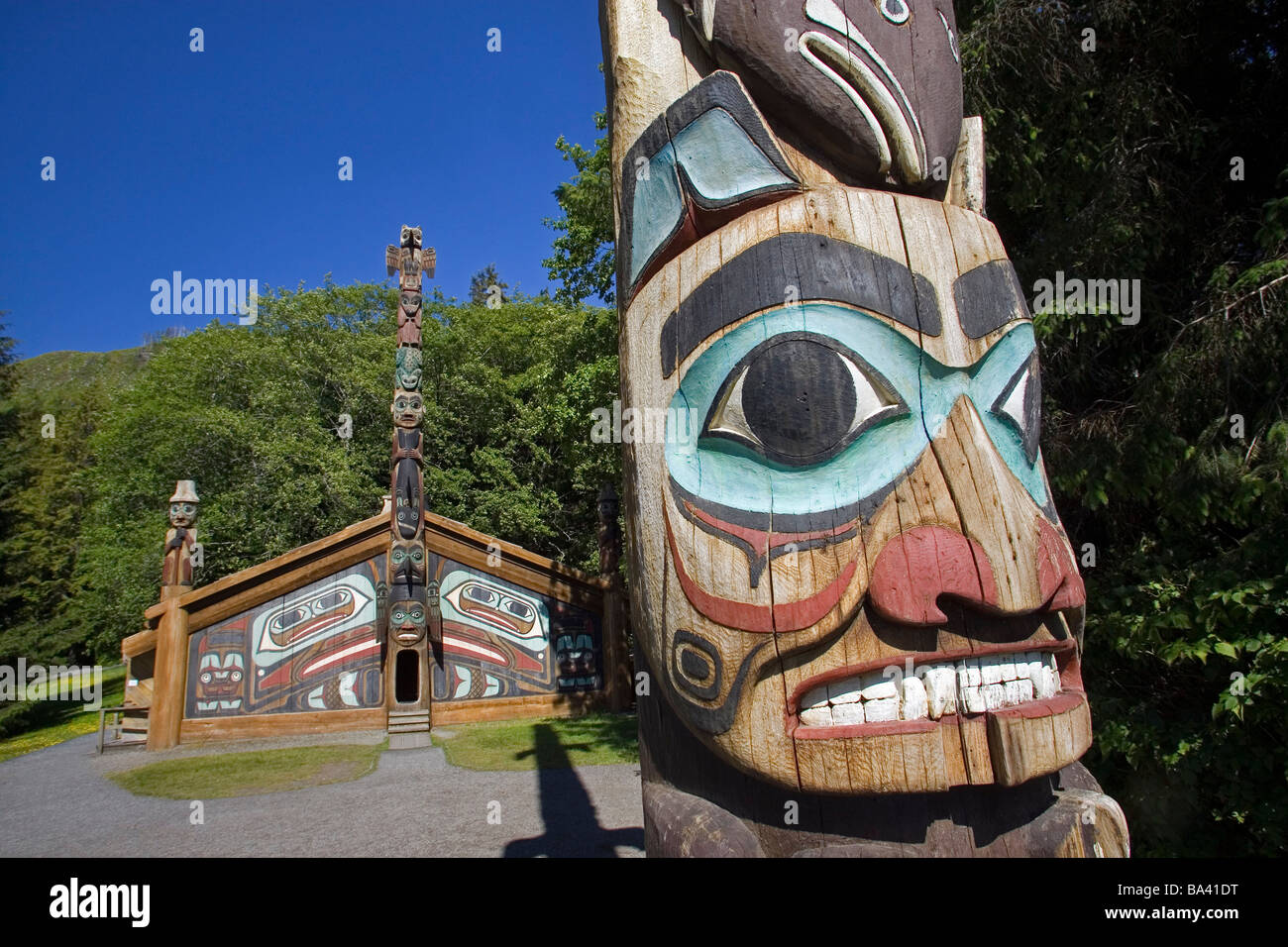 Clan House w/Totem pole @ Totem Bight State Historical Park near ...