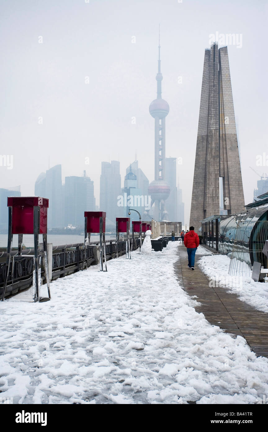 Cold day in shanghai hi-res stock photography and images - Alamy