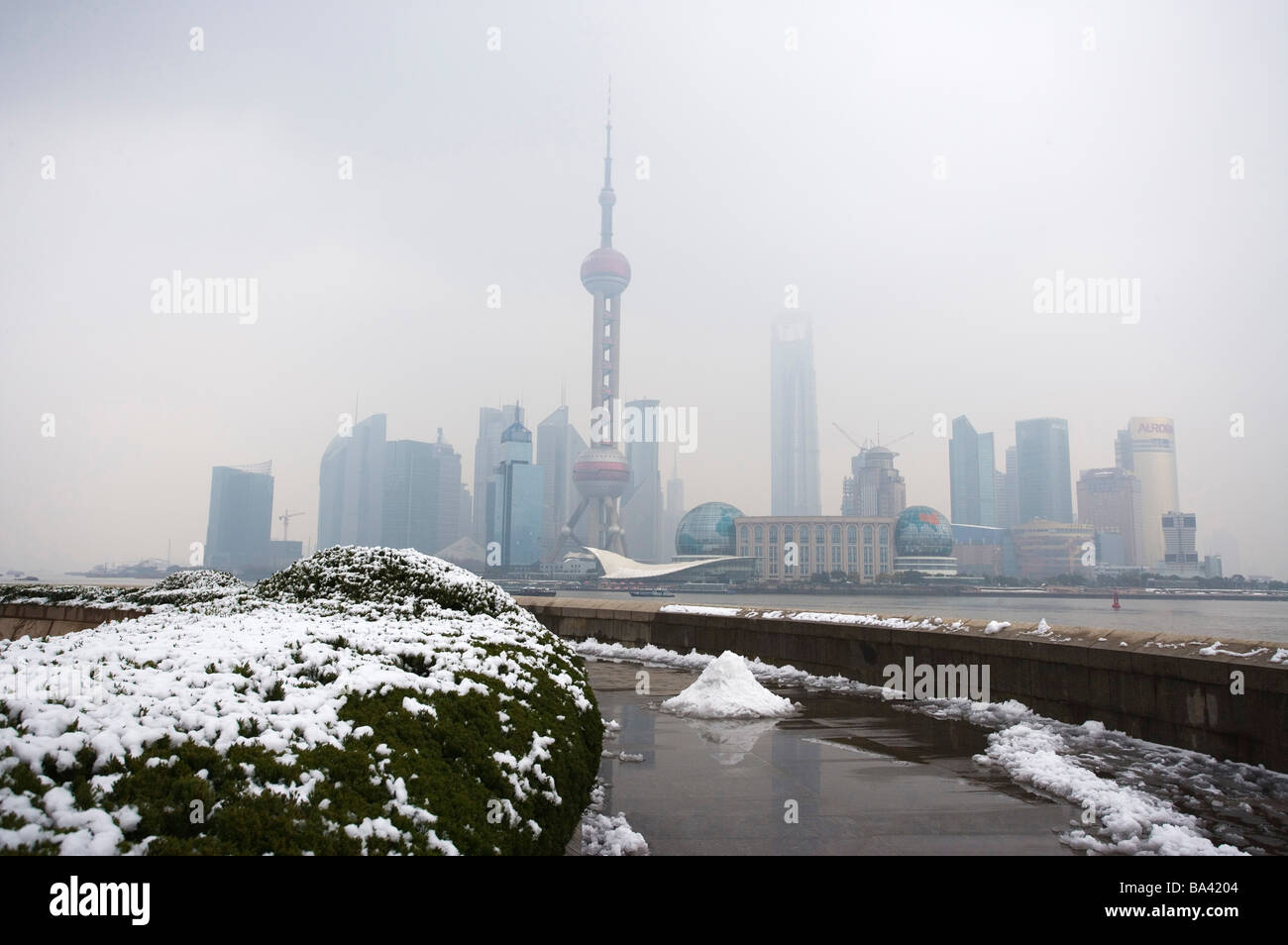 Shanghai tower snow hi-res stock photography and images - Alamy