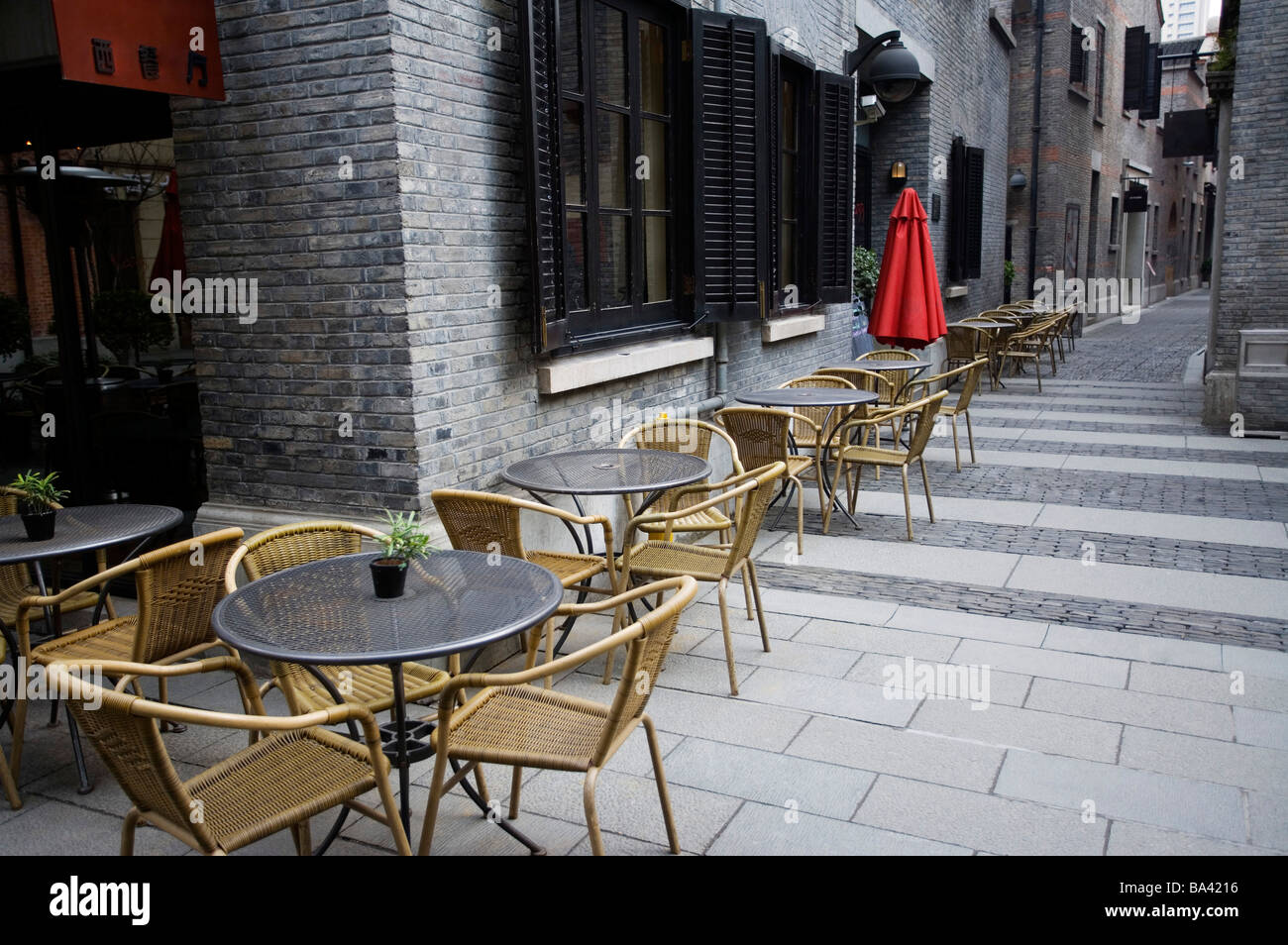 China Shanghai Xintiandi Sidewalk Cafe Stock Photo - Alamy