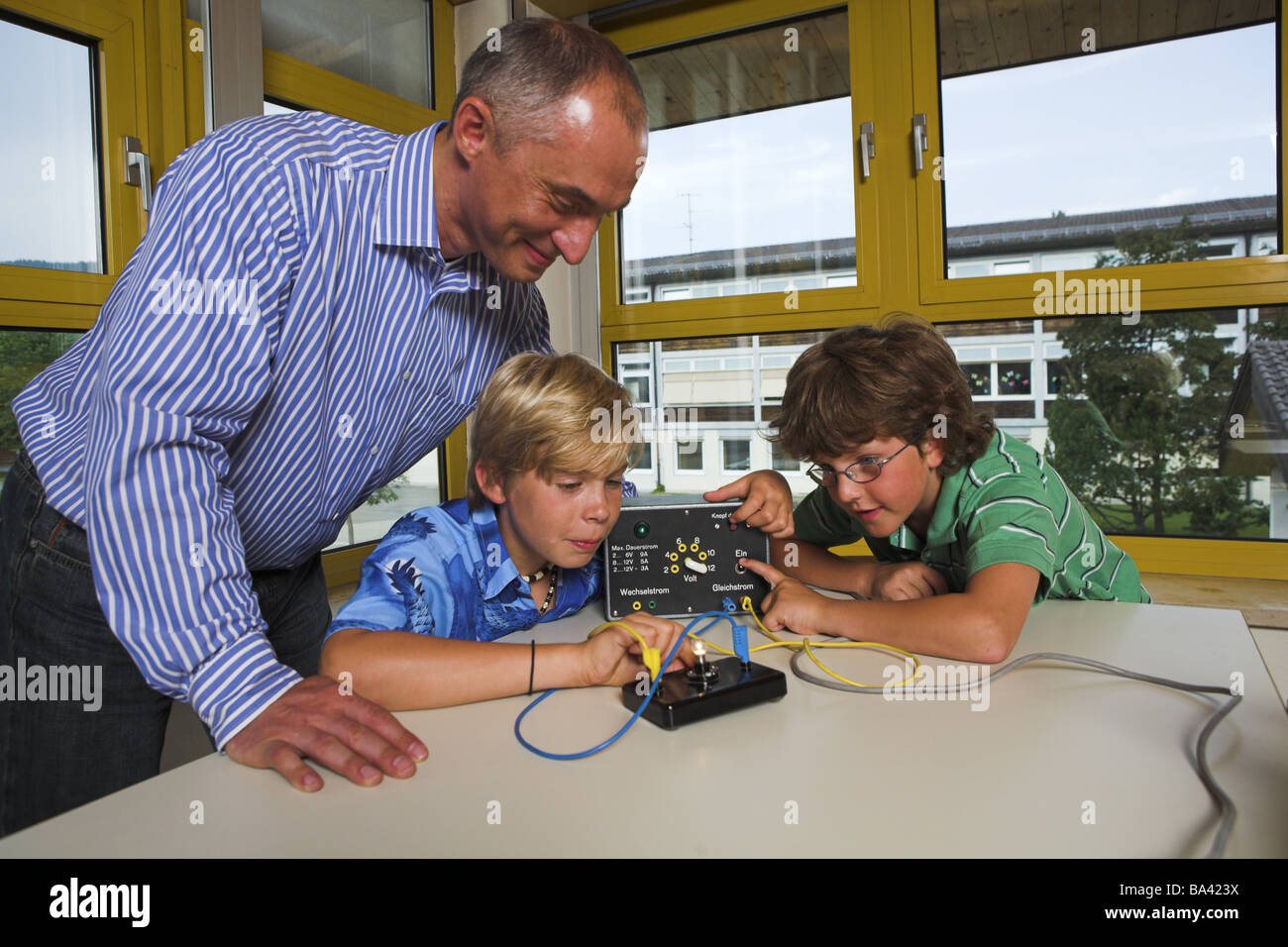 School classrooms instruction physics teachers students interest ...