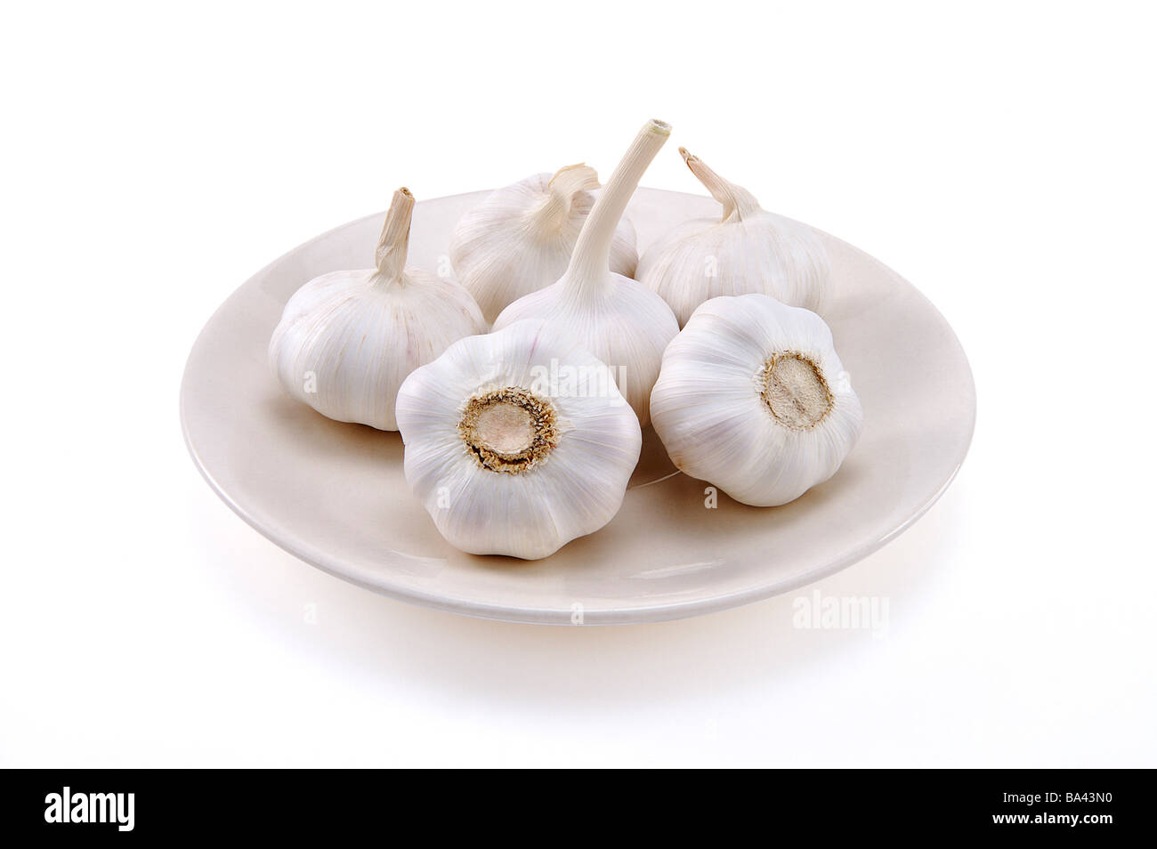 Plate with garlic Stock Photo - Alamy