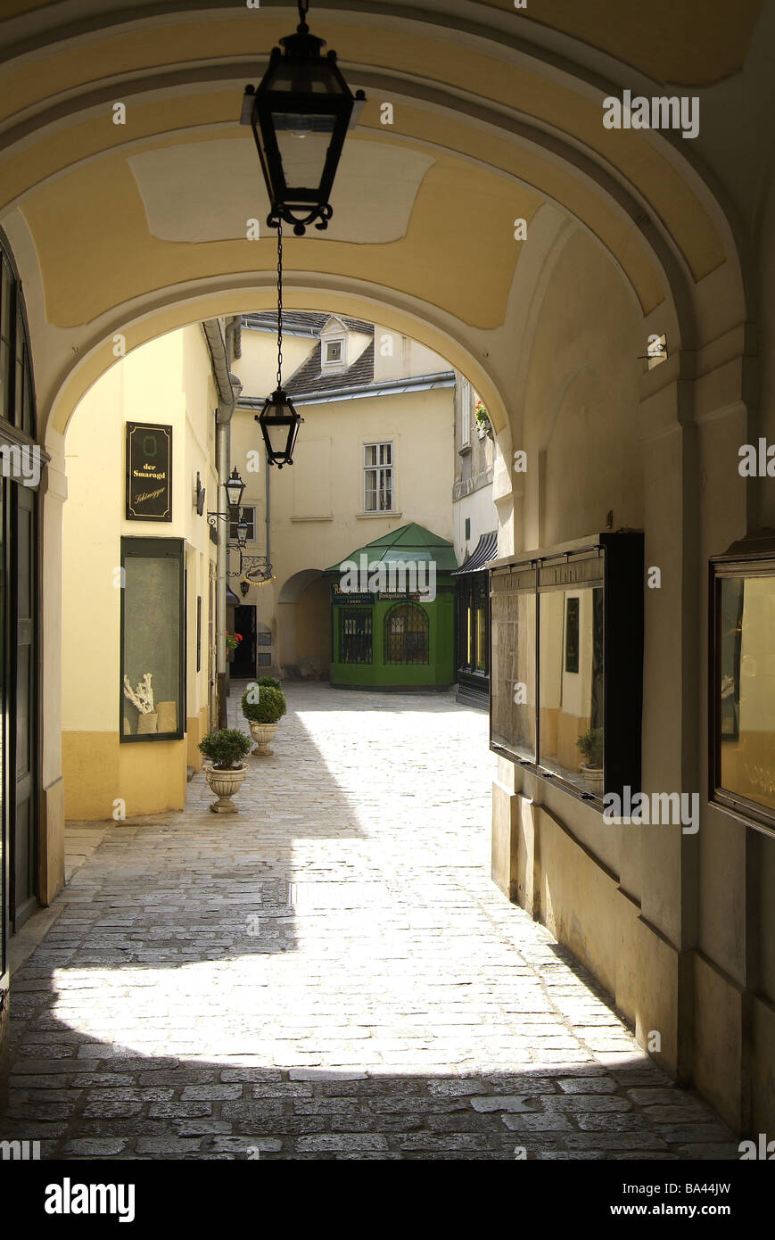 Back alley deal hi-res stock photography and images - Alamy