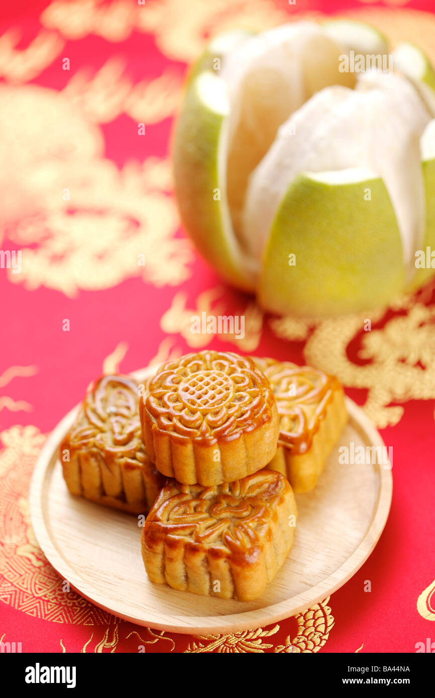 Peeled pomelo hi-res stock photography and images - Alamy