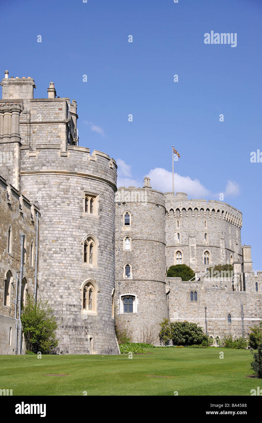 The Round Tower and Castle walls, Castle Hill, Windsor Castle, Windsor ...