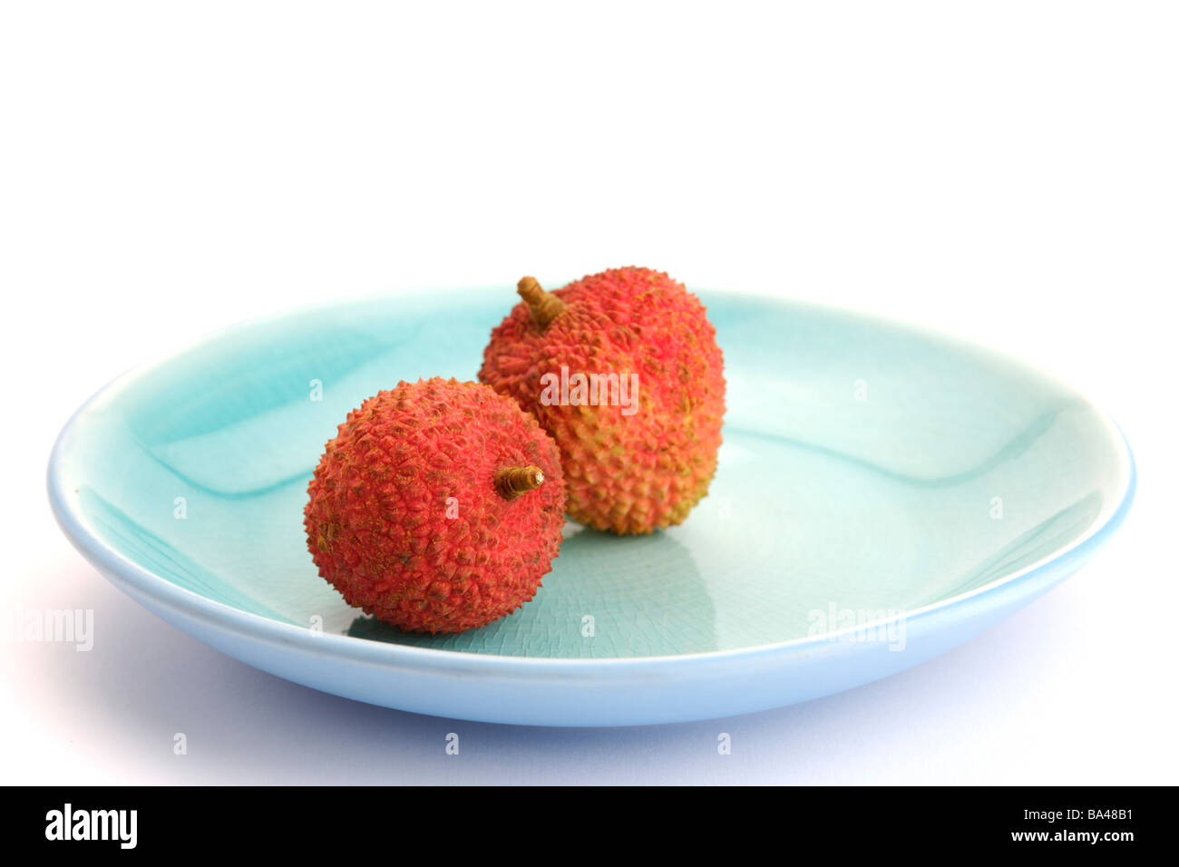 Lychees on ceramic plate Stock Photo - Alamy