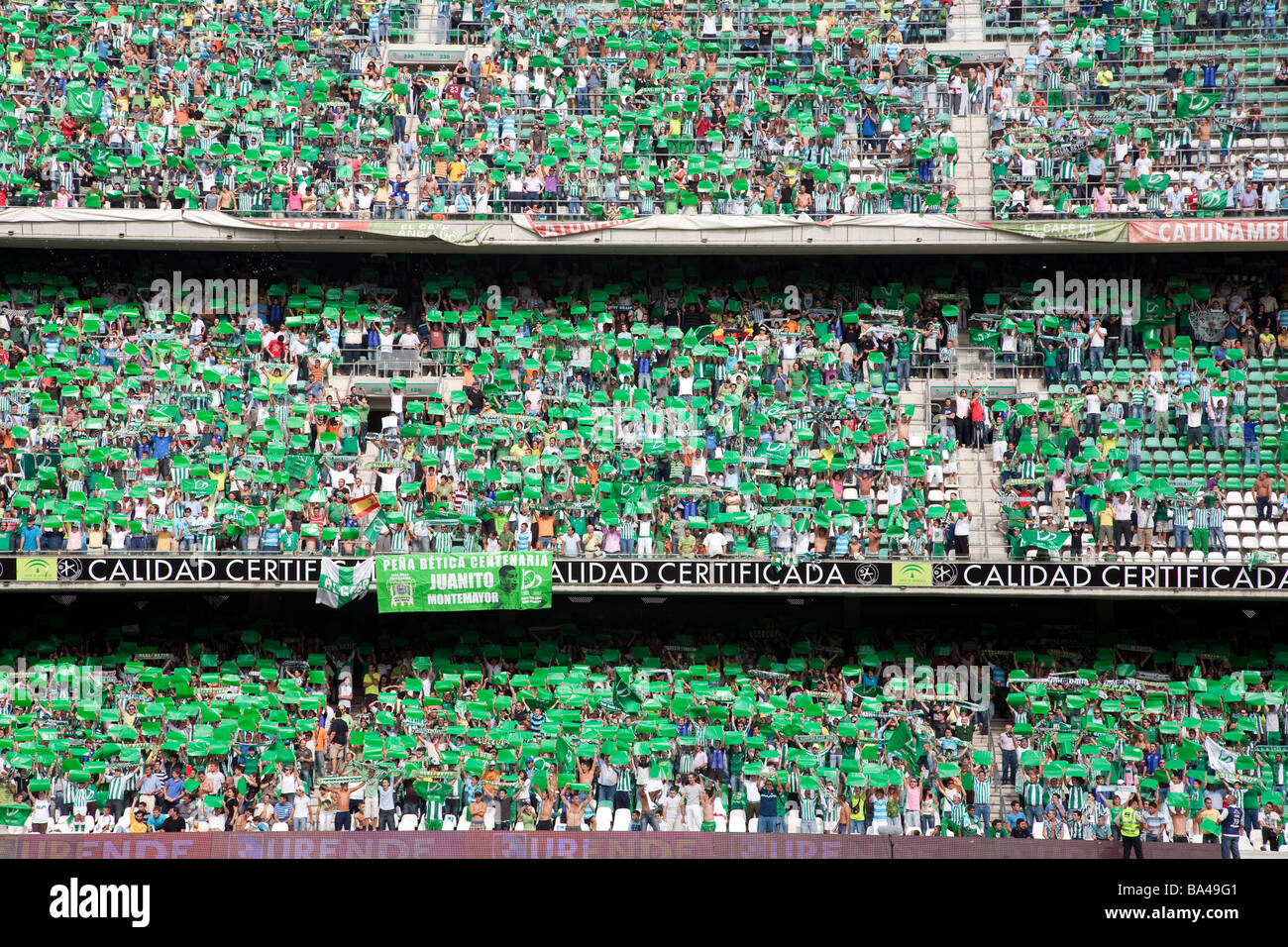 Crowded stands football stadium hi-res stock photography and images - Alamy