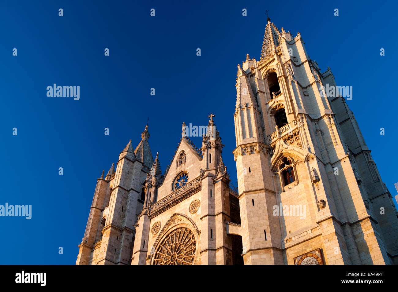 Rose window of leon cathedral hi-res stock photography and images - Alamy