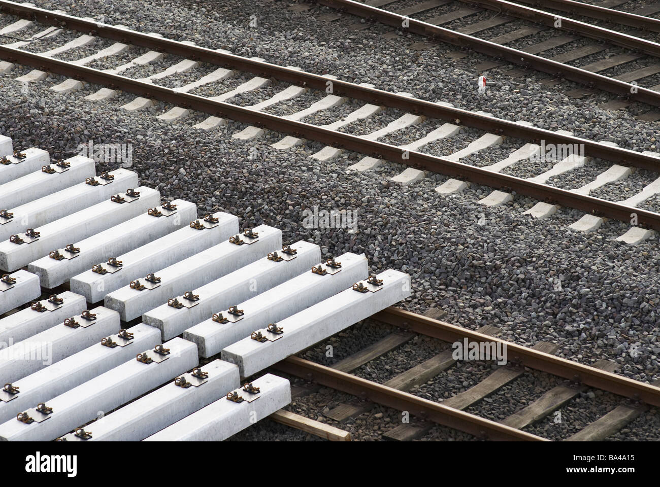 Tracks detail rails gravels thresholds Betonschweller track ...
