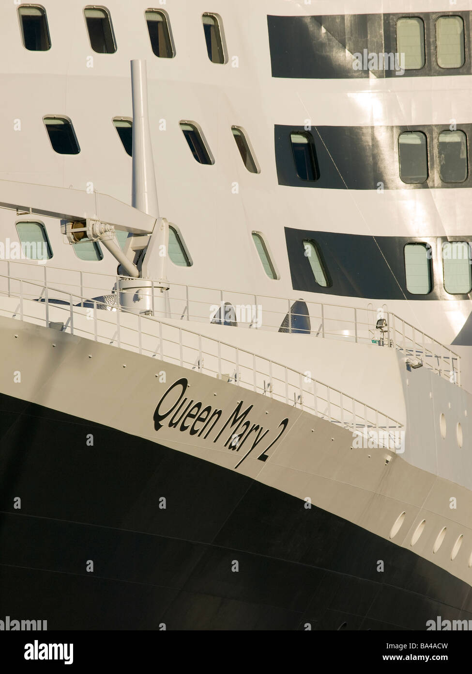 Cunard's Queen Mary 2 ocean liner Stock Photo - Alamy