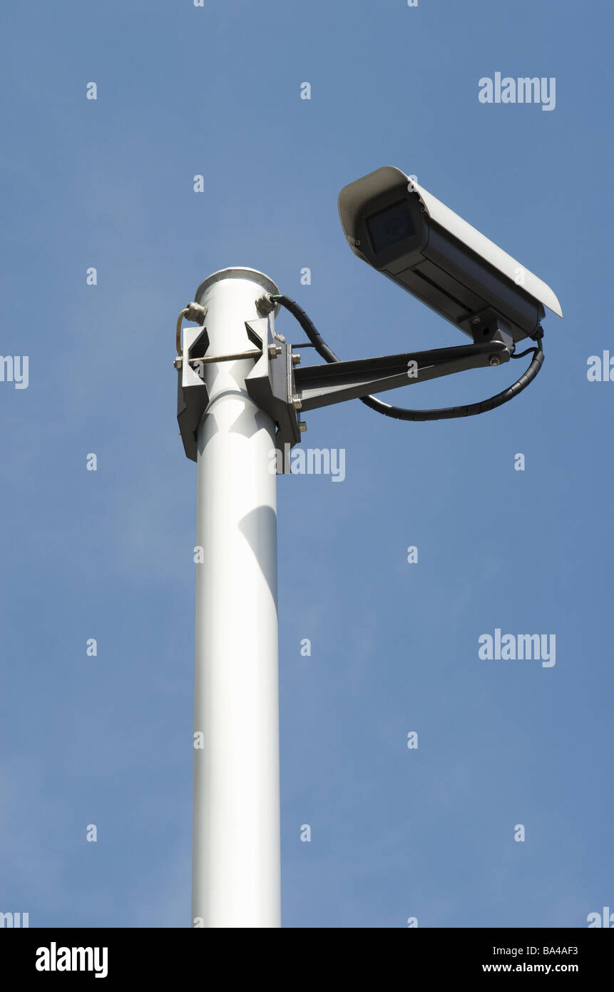 Video-supervision posts video-camera detail heavens blue from below 06/ ...