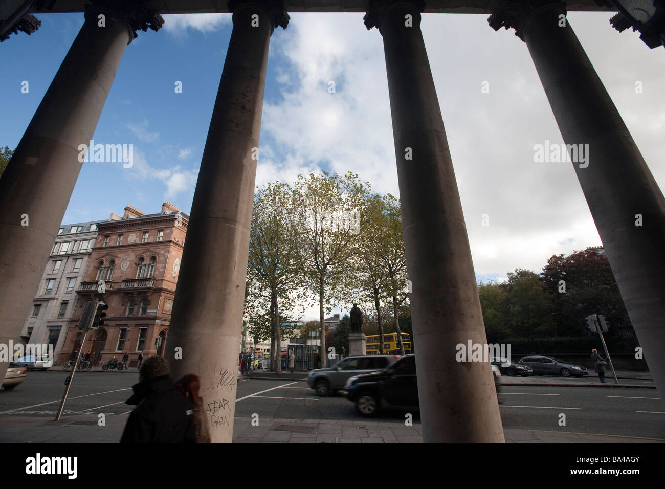 Bank columns hi-res stock photography and images - Alamy
