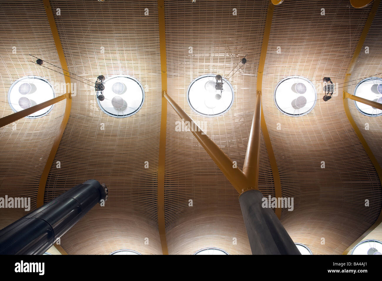 Airport building modern terminal hi-res stock photography and images ...