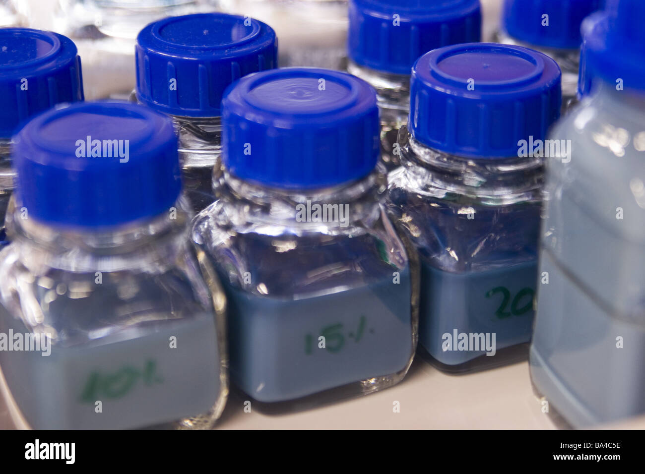 Laboratory glass-bottles Schraubdeckel storage reagents detail ...