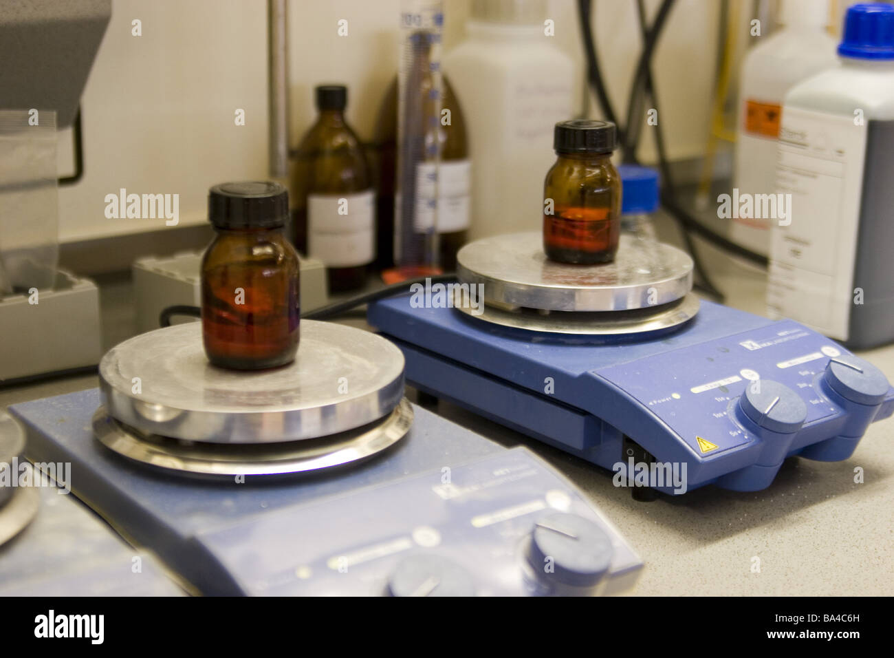 Laboratory shake-machines Braunglasfaschen laboratory-provisions ...