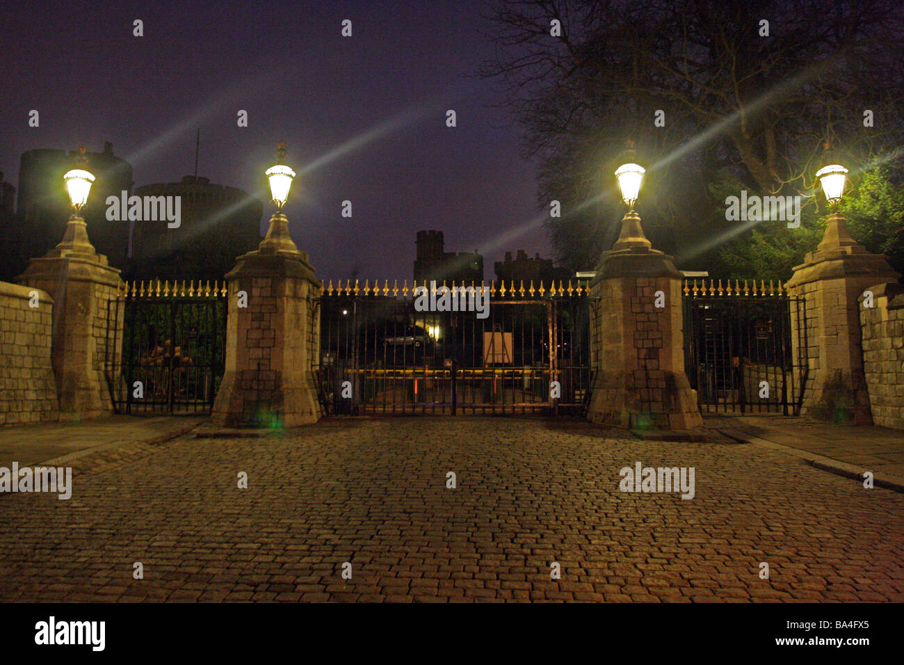 windsor castle gates at night Stock Photo - Alamy