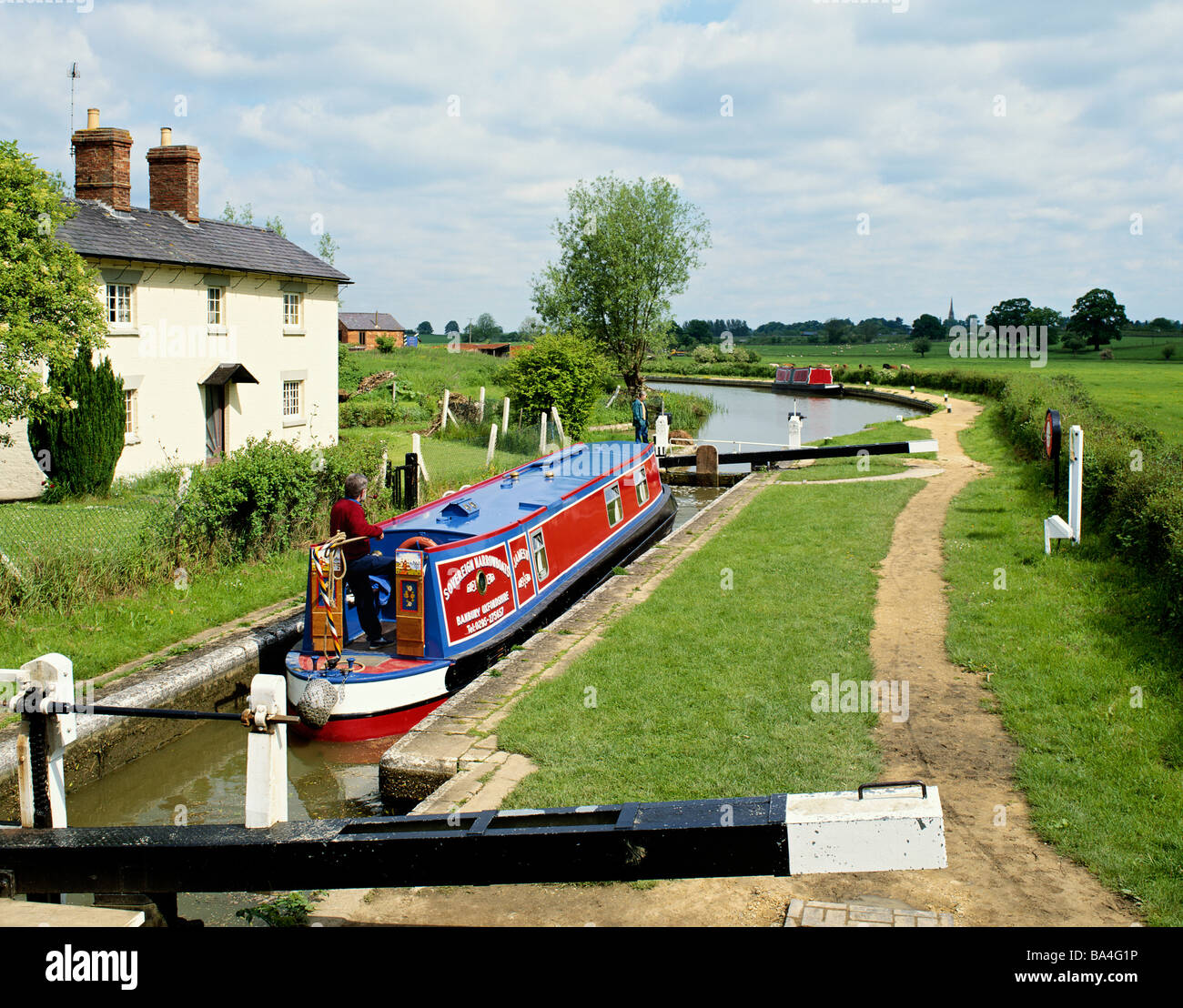 GB KINGS SUTTON OXFORD CANAL NELL BRIDGE LOCK Stock Photo - Alamy
