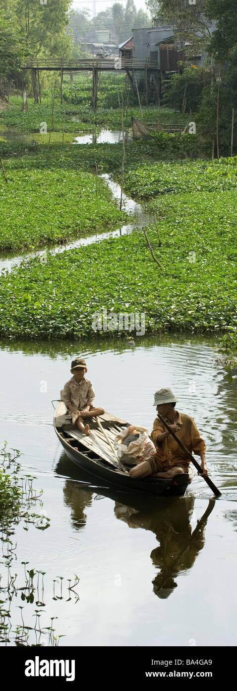 Vietnamese boy boat people hi-res stock photography and images - Alamy