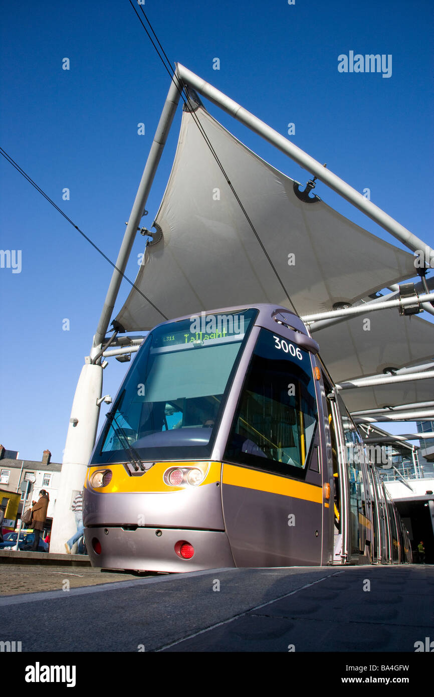 luas tram dublin ireland Stock Photo - Alamy